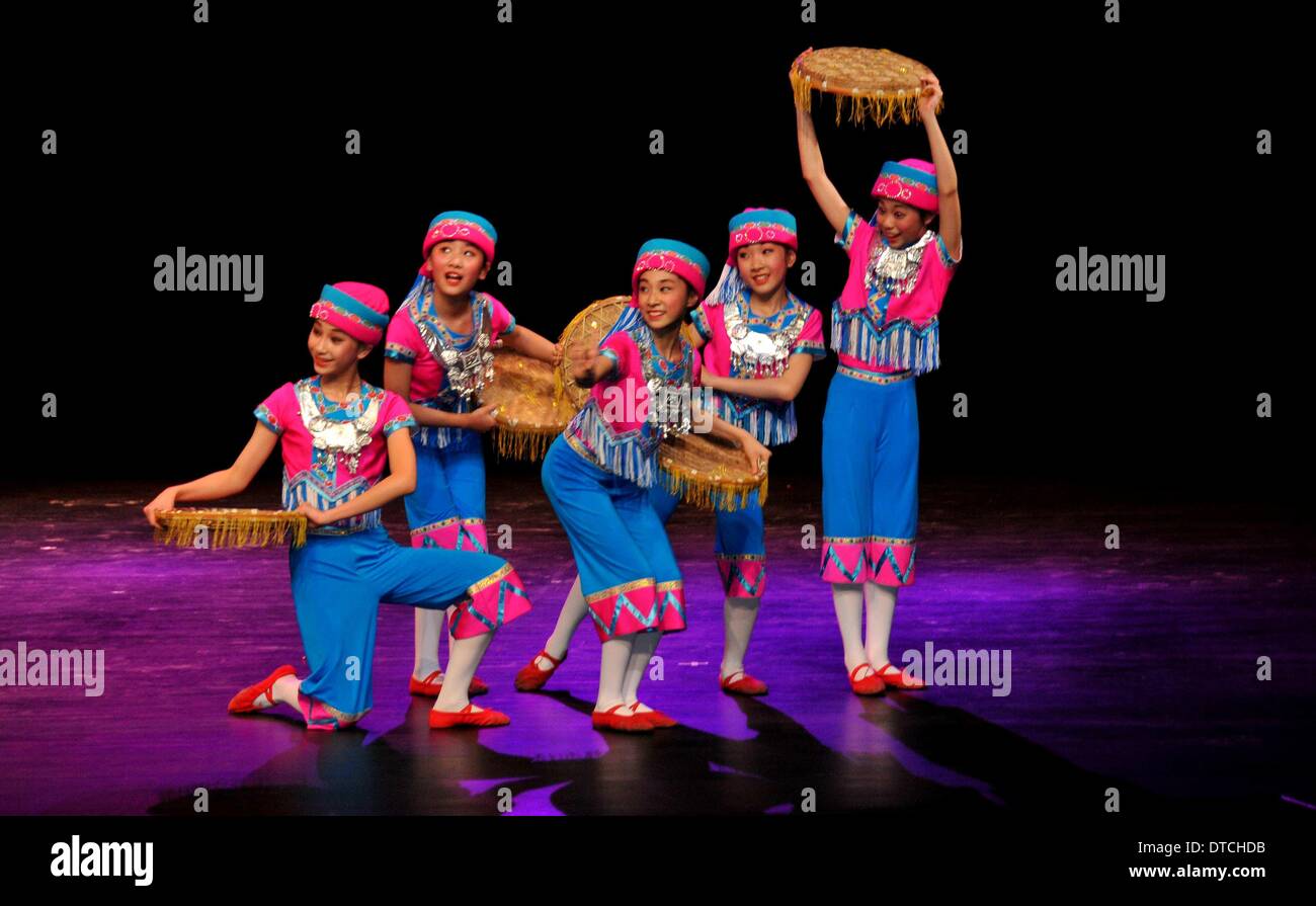 Bahrain Dance Stock Photos & Bahrain Dance Stock Images - Alamy