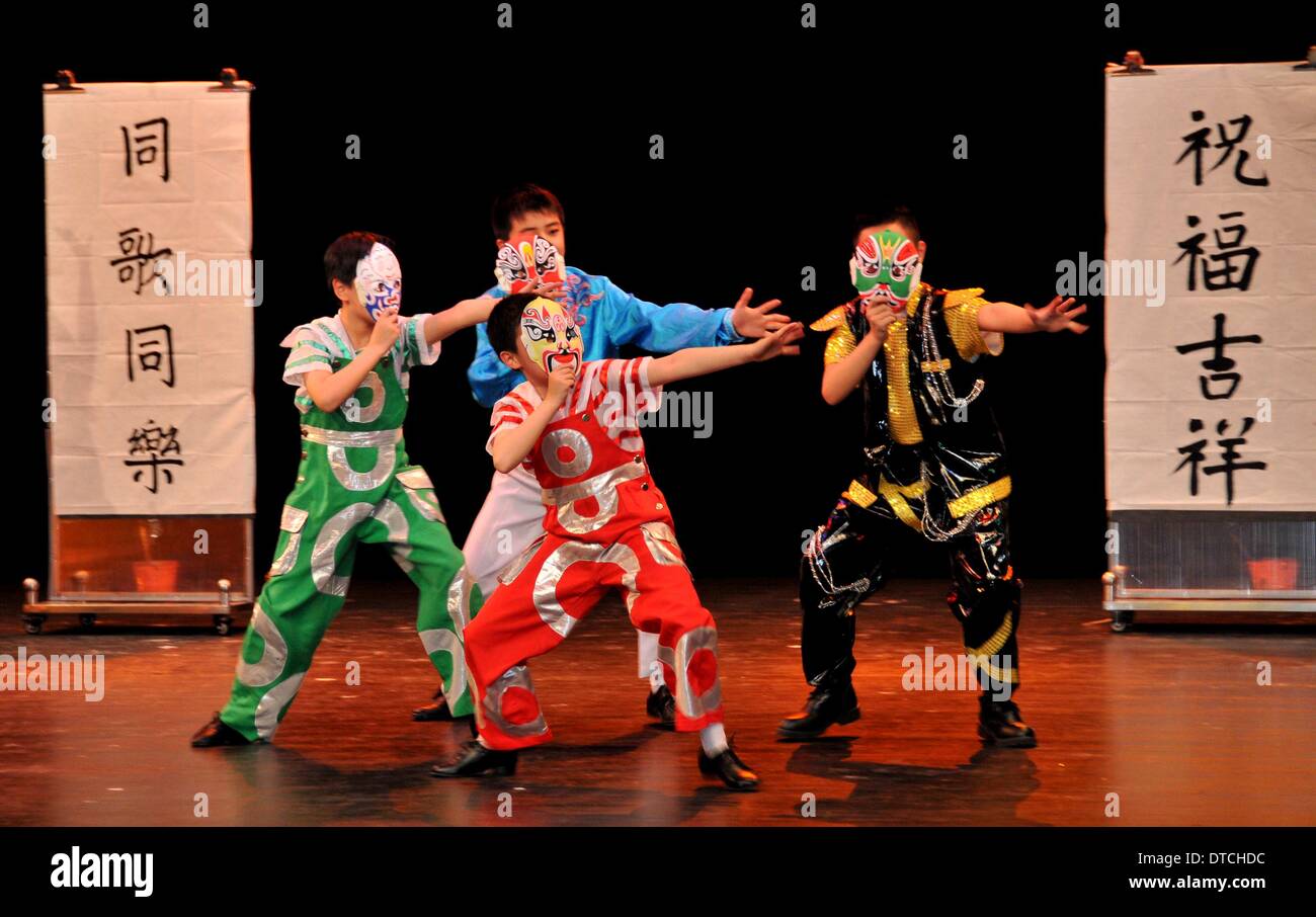 Bahraini children hi-res stock photography and images - Alamy