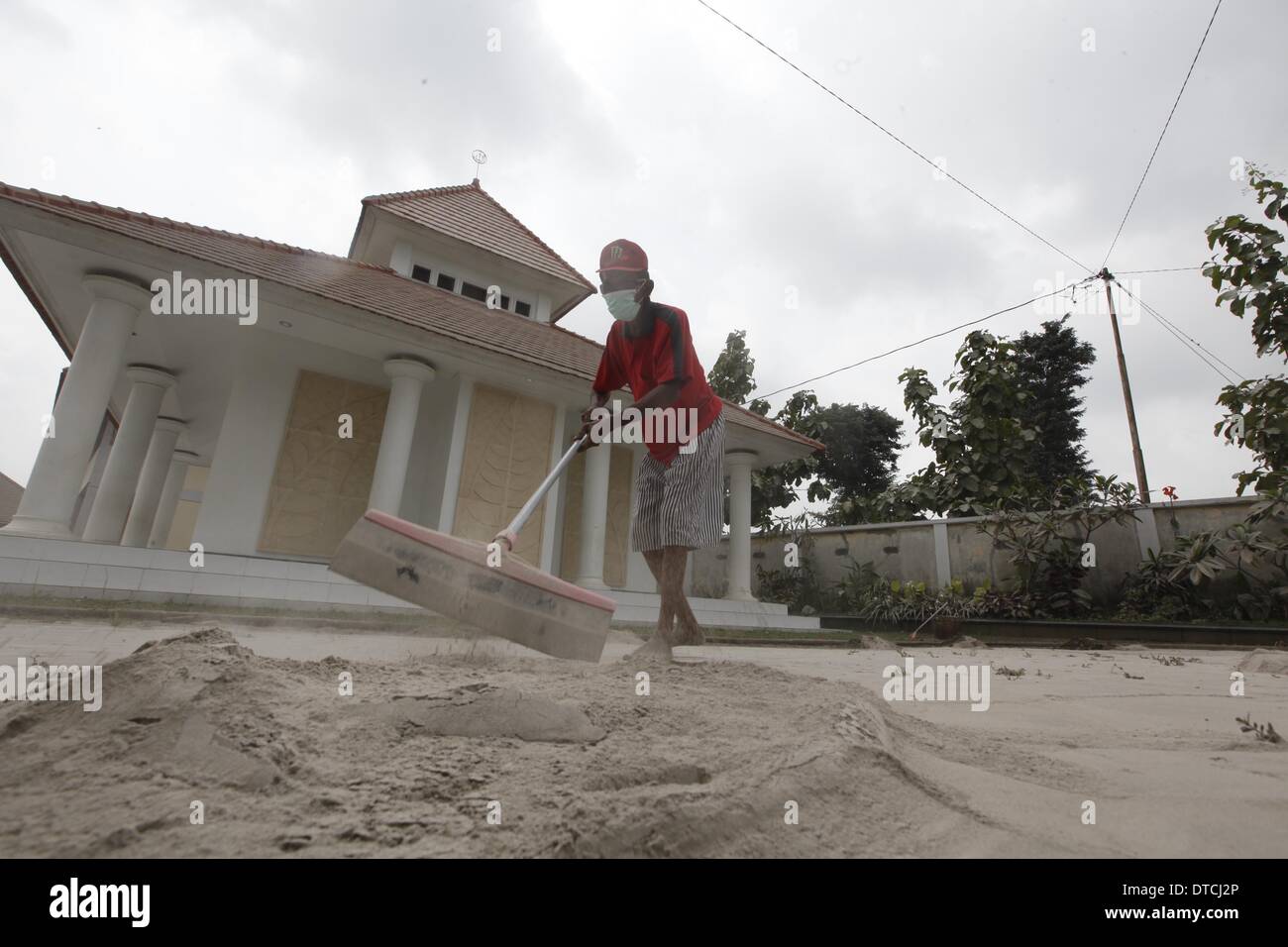 Cleaning volcano ash hi-res stock photography and images - Alamy