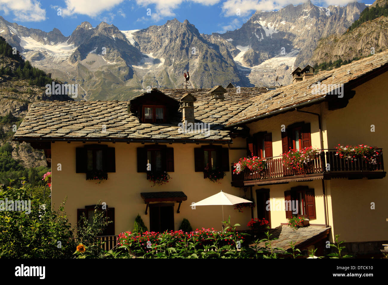 Hiking in aosta valley hi-res stock photography and images - Alamy