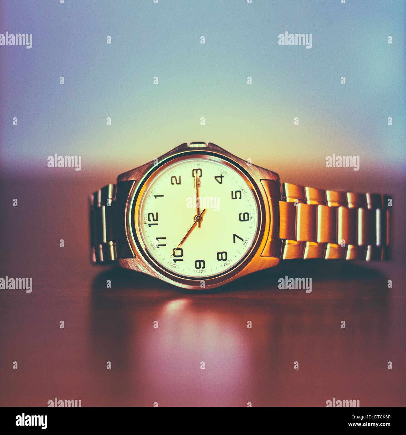 Mens wrist hi-res stock photography and images - Alamy