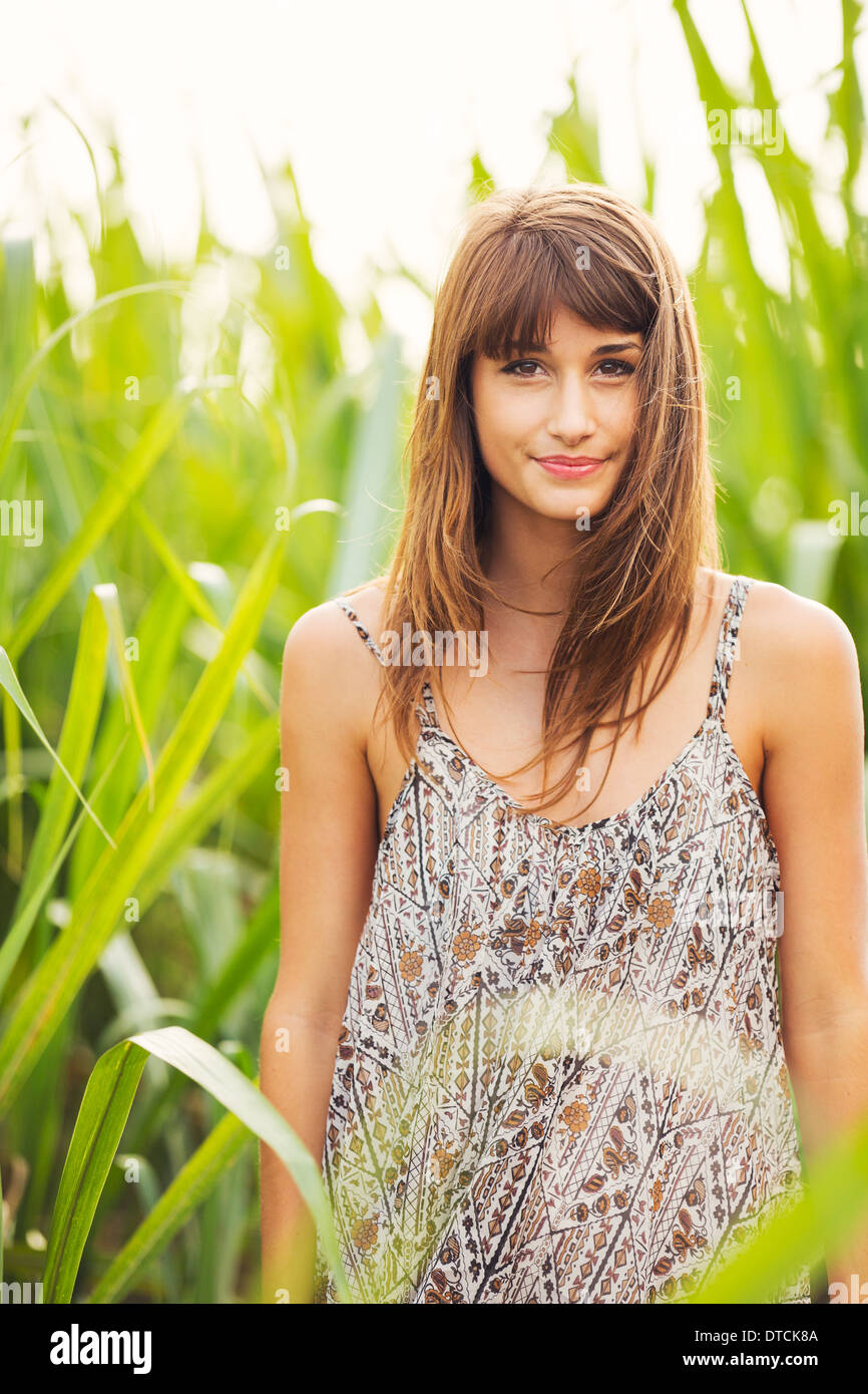 Beautiful young woman outdoors. Romantic Fashion Lifestyle Model in Sun ...