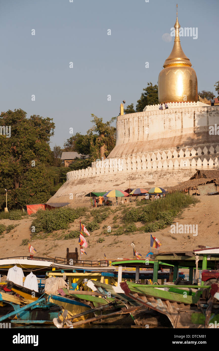 Ayeyarwady boat hi-res stock photography and images - Alamy