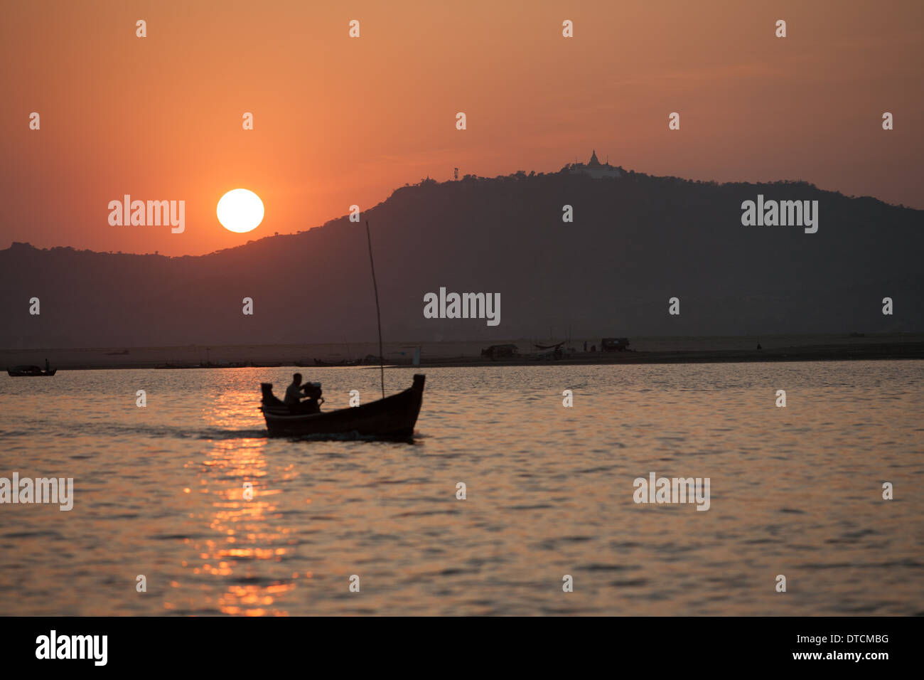Bagan temples river sunset hi-res stock photography and images - Alamy