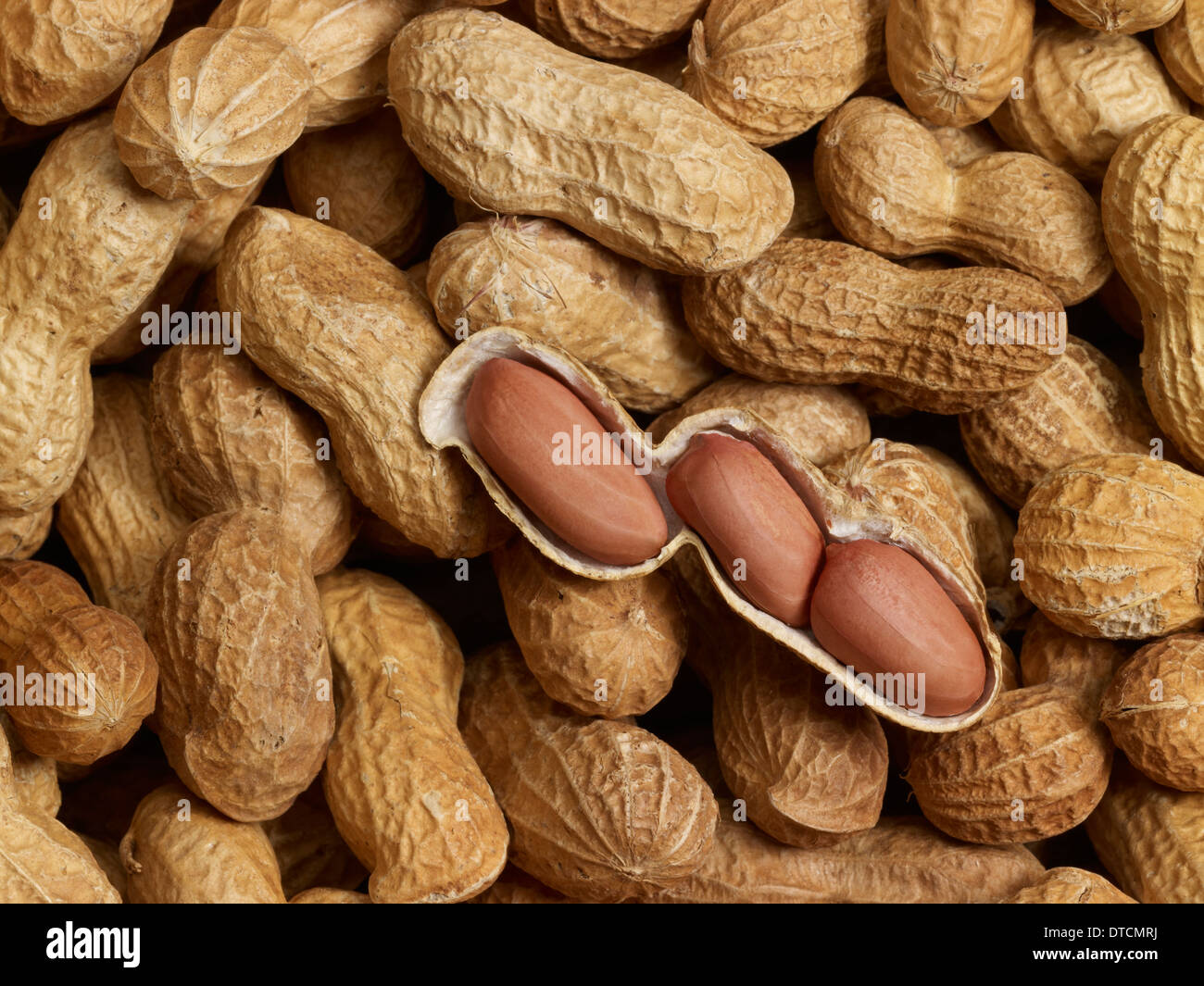 Unpeeled peanut hi-res stock photography and images - Alamy
