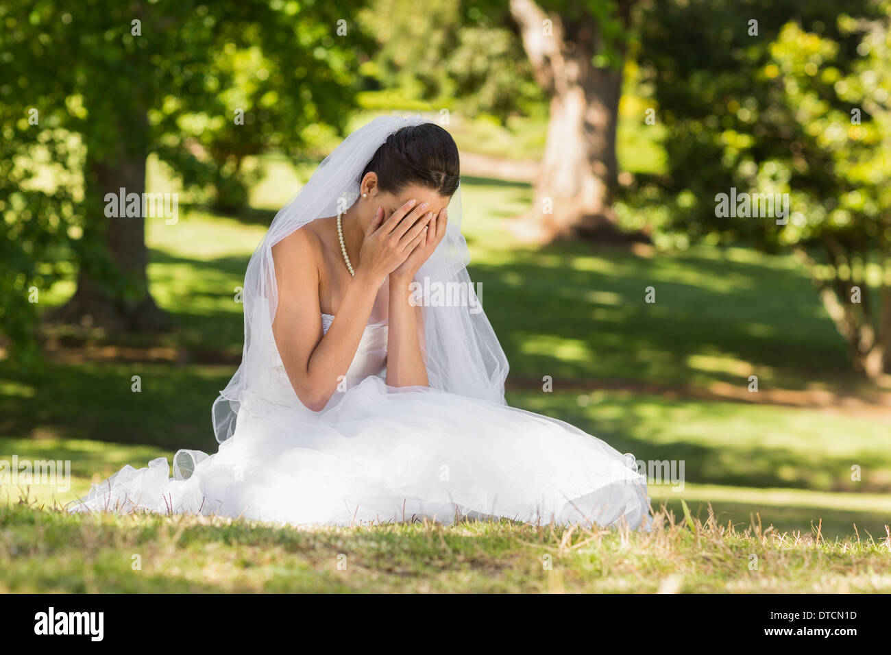 Worried bride hi-res stock photography and images - Alamy