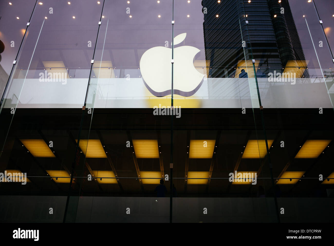 Apple store causeway bay hi-res stock photography and images - Alamy