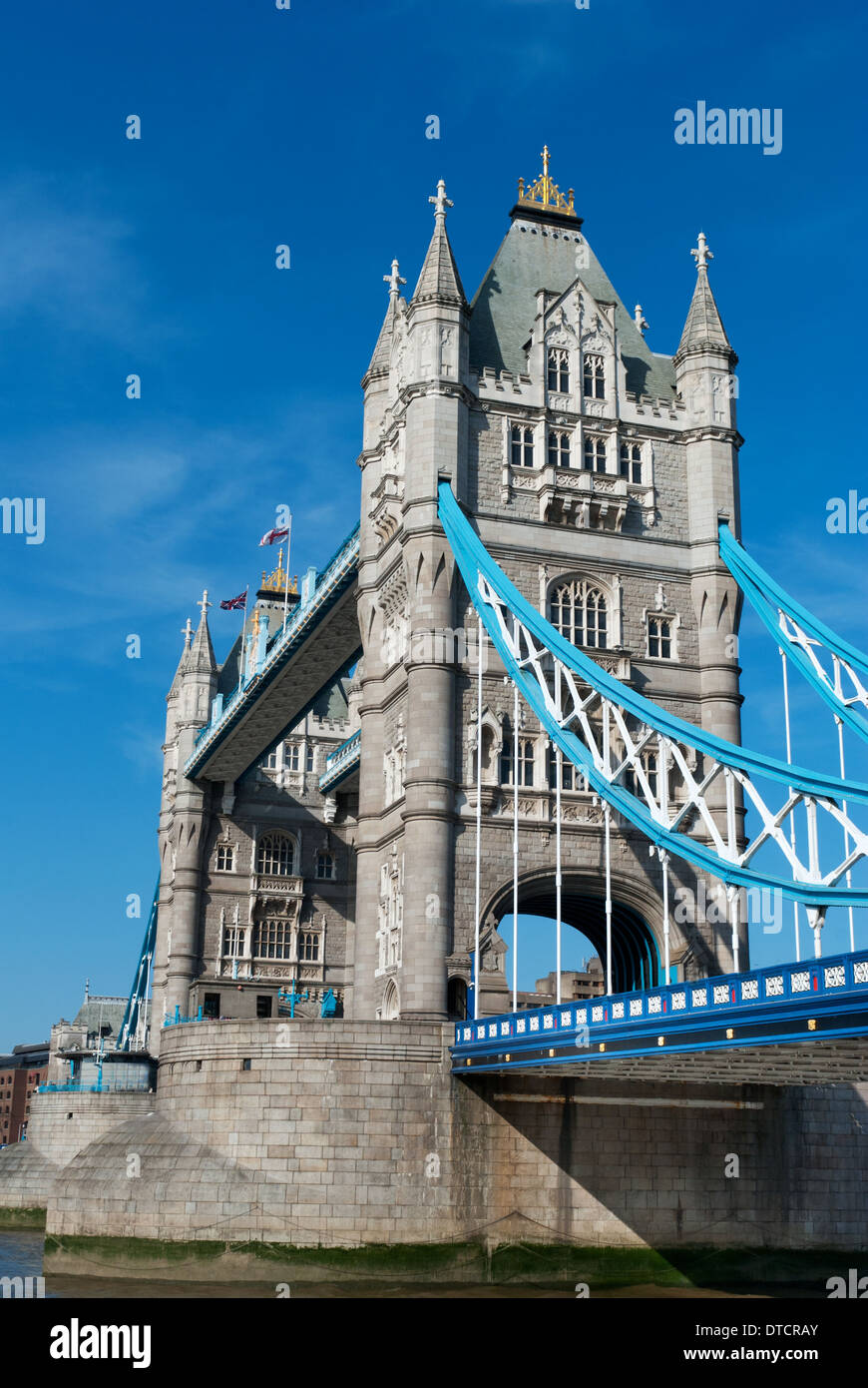 Bridge opening mechanism hi-res stock photography and images - Alamy