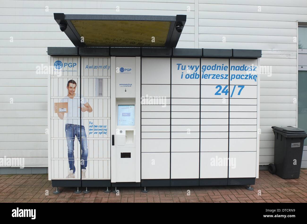 Inpost Parcel Lockers High Resolution Stock Photography and Images - Alamy
