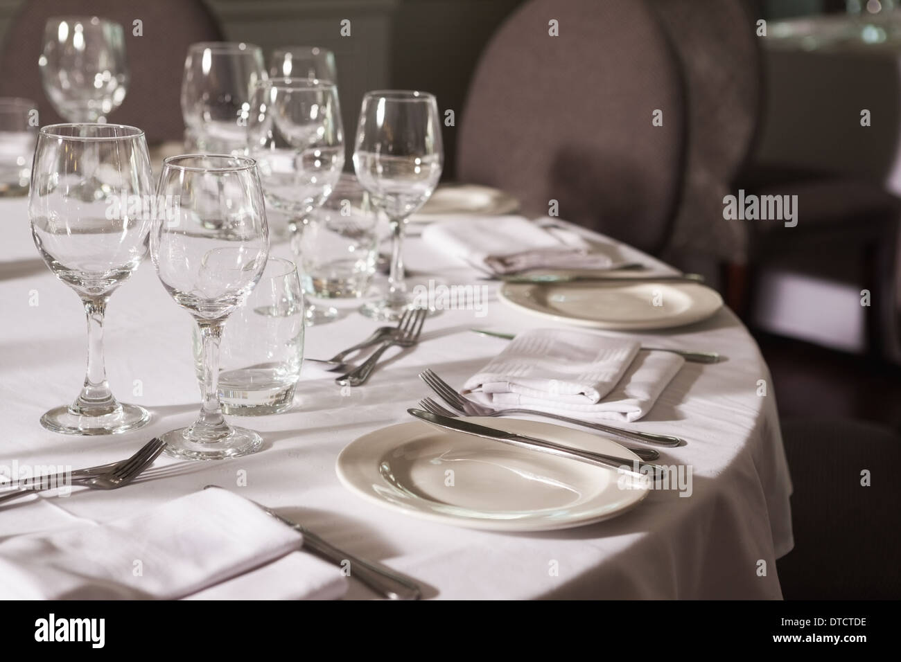 Set table with white linen Stock Photo - Alamy