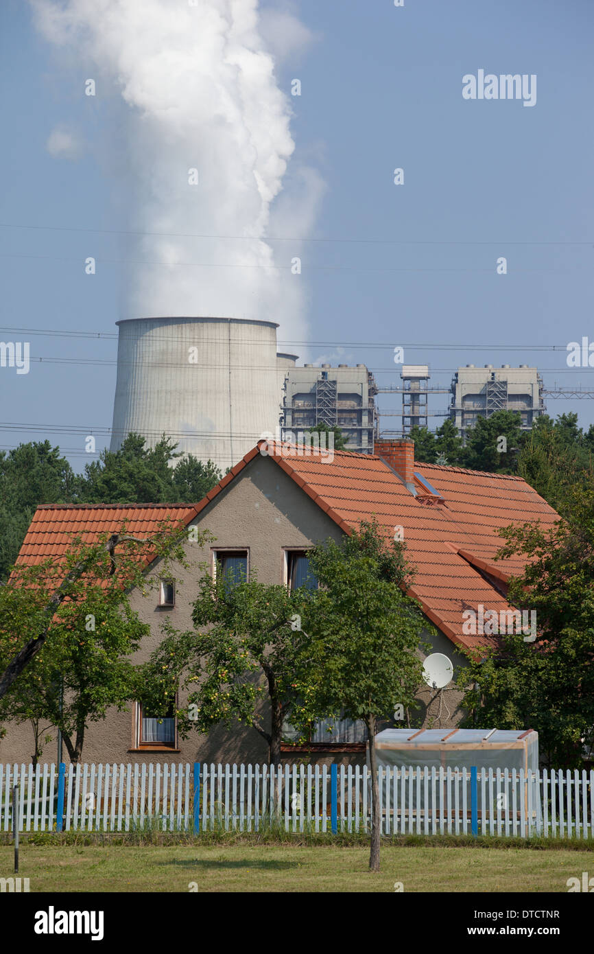 Boxberg, Germany, House in front of the lignite power plant Boxberg ...