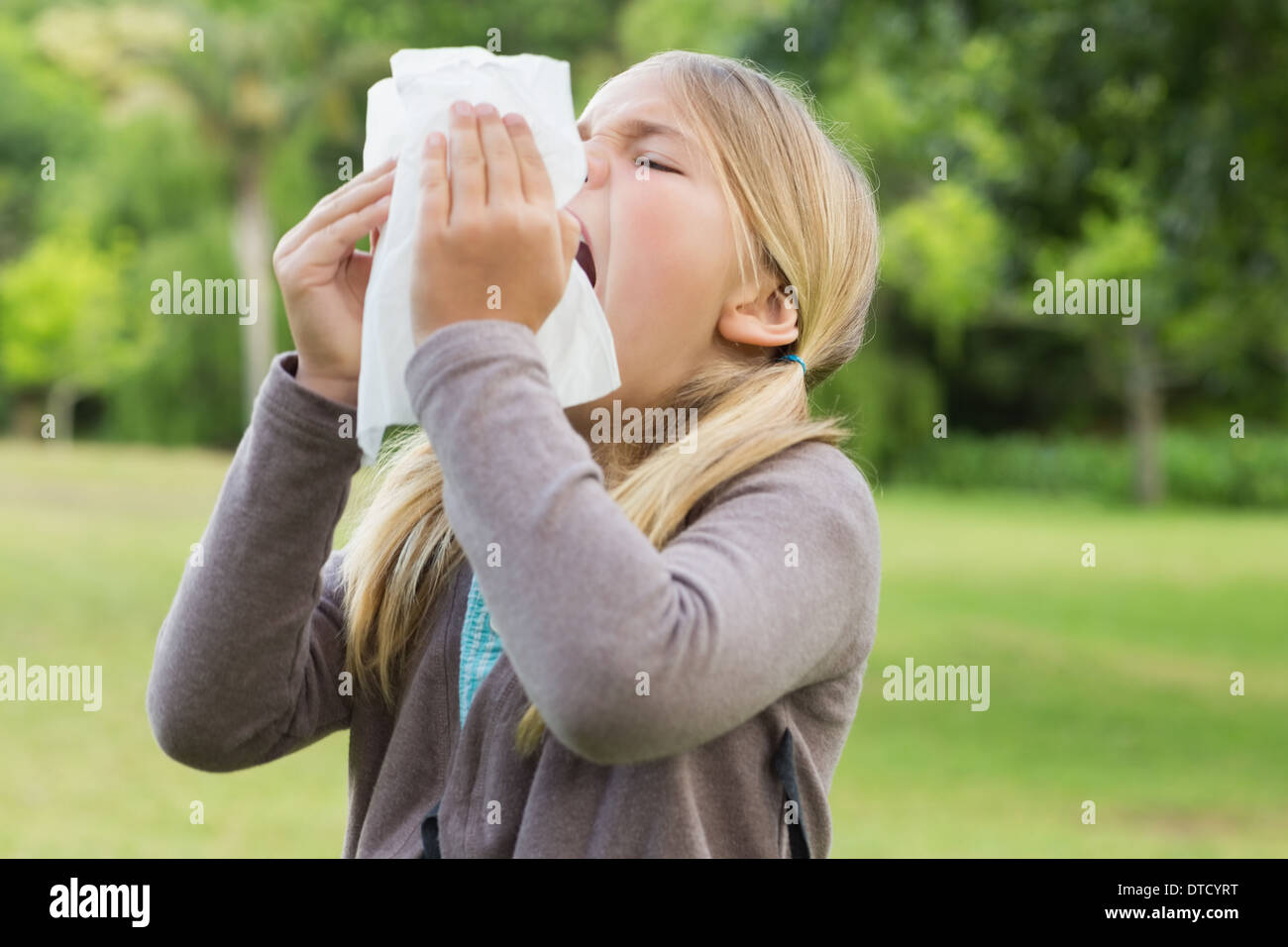 Girl tissue hi-res stock photography and images - Alamy