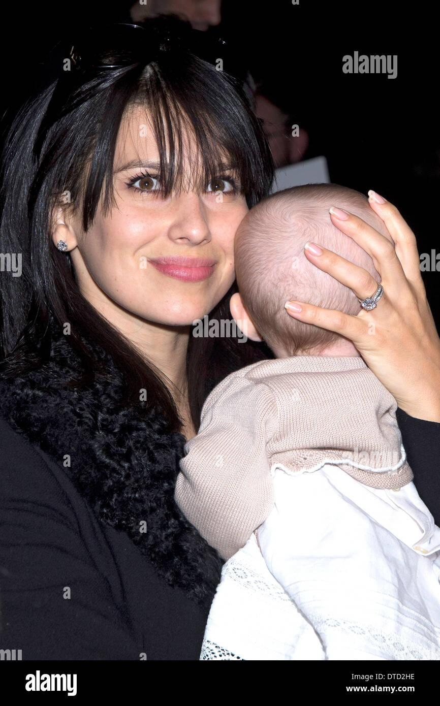 Alec and hilaria baldwin show hi-res stock photography and images - Alamy