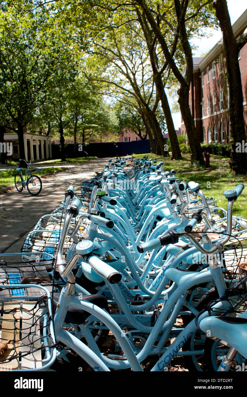 Row of bicycles hi-res stock photography and images - Alamy