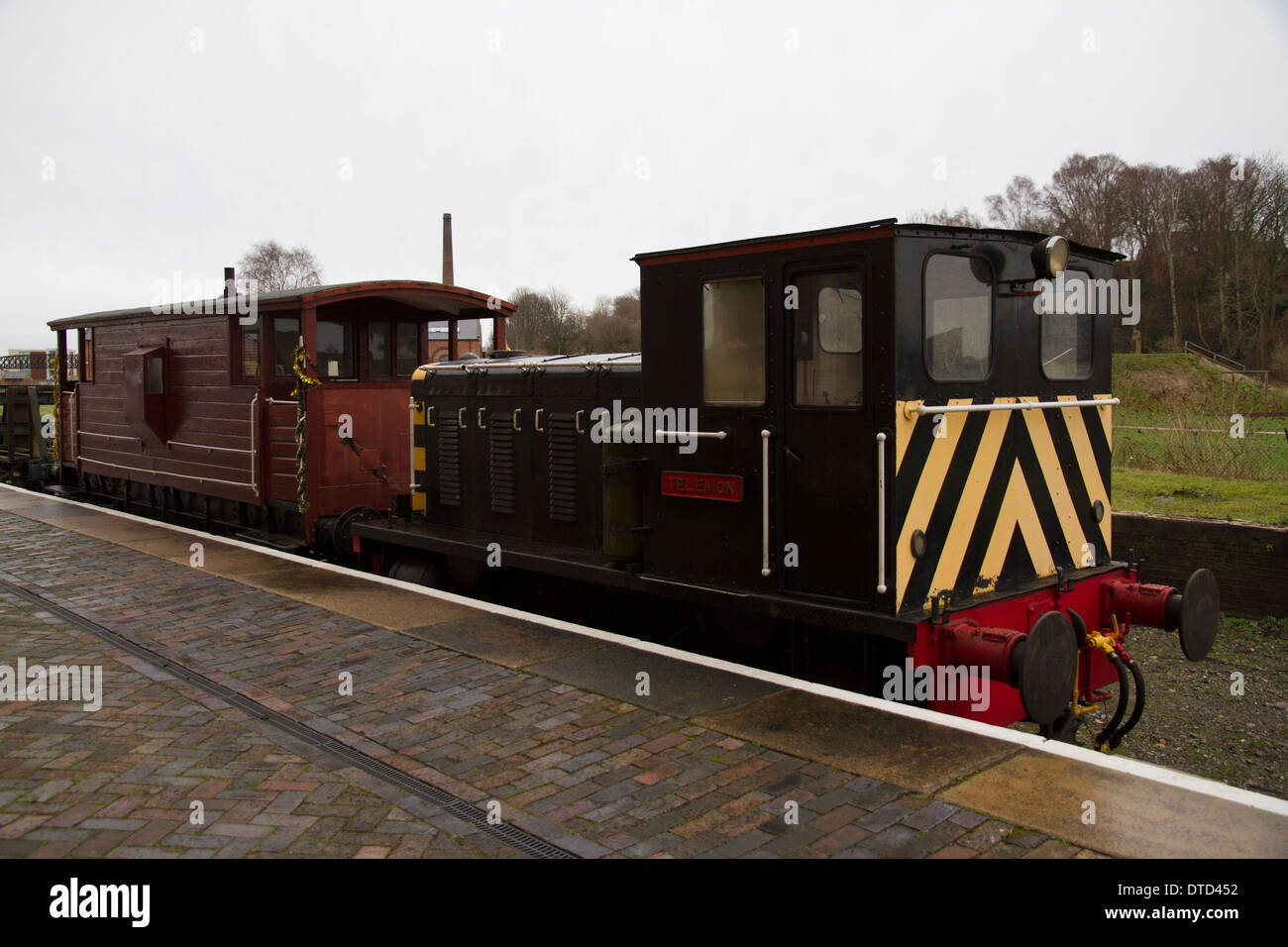Oswestry railway station hi-res stock photography and images - Alamy