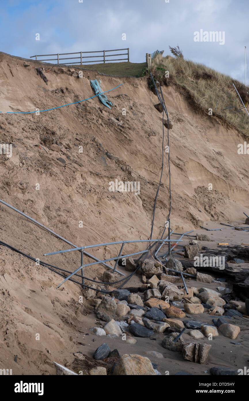 Broken embankment hi-res stock photography and images - Alamy