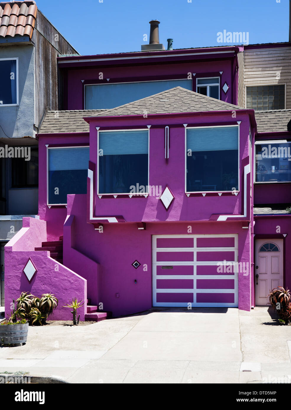 Pink house stucco hi-res stock photography and images - Alamy