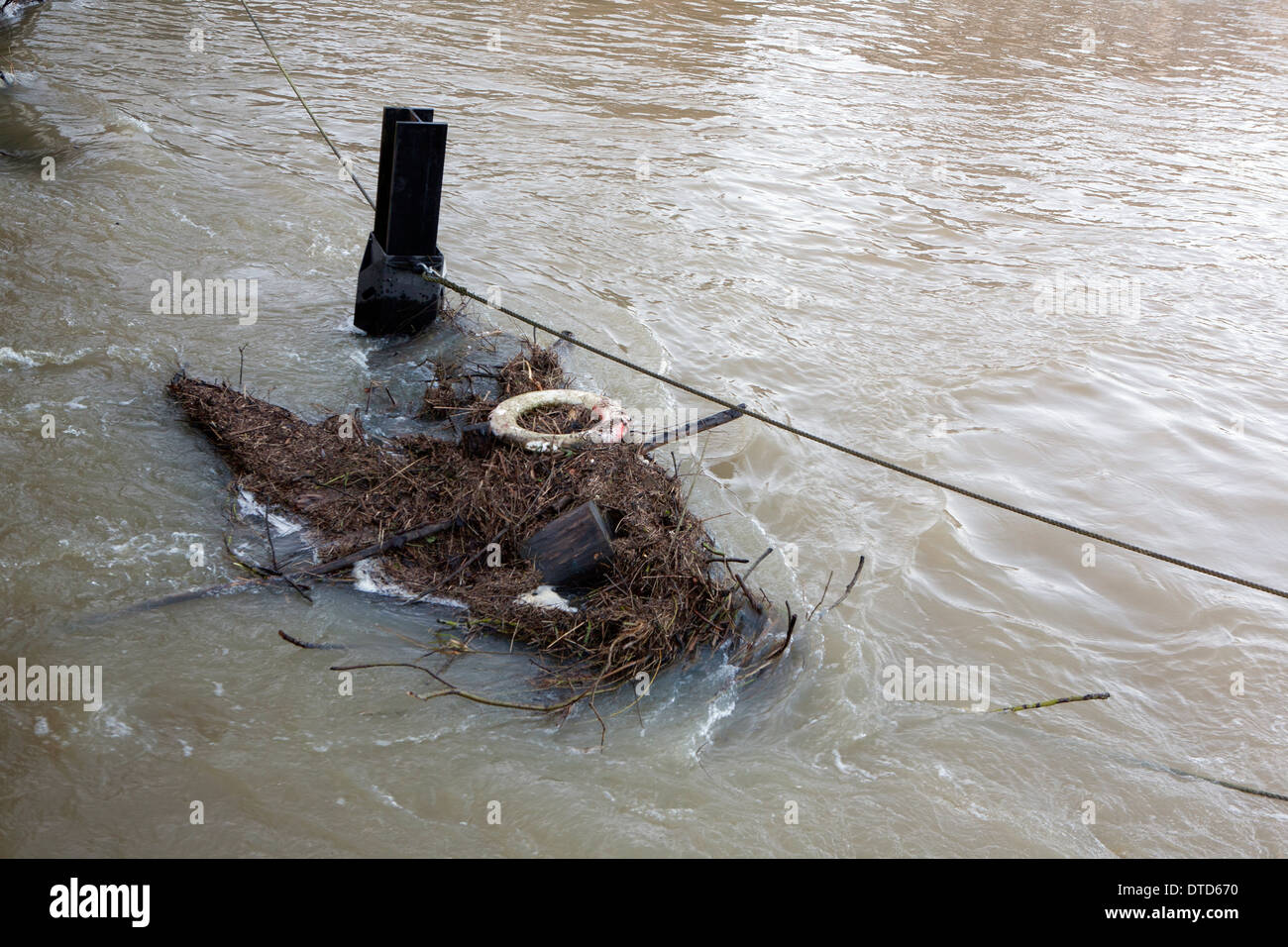 Life ring and the river thames hi-res stock photography and images - Alamy