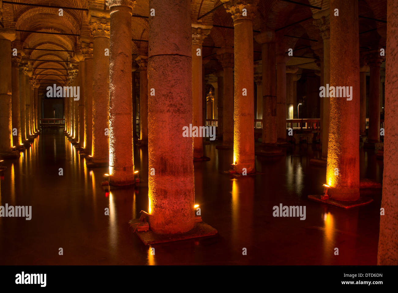 Underground Basilica Cistern (Yerebatan Sarnici) in Istanbul, Turkey ...