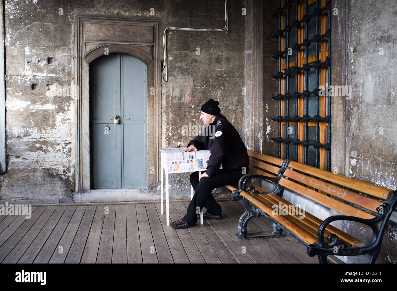 Muslim security guard hi-res stock photography and images - Alamy