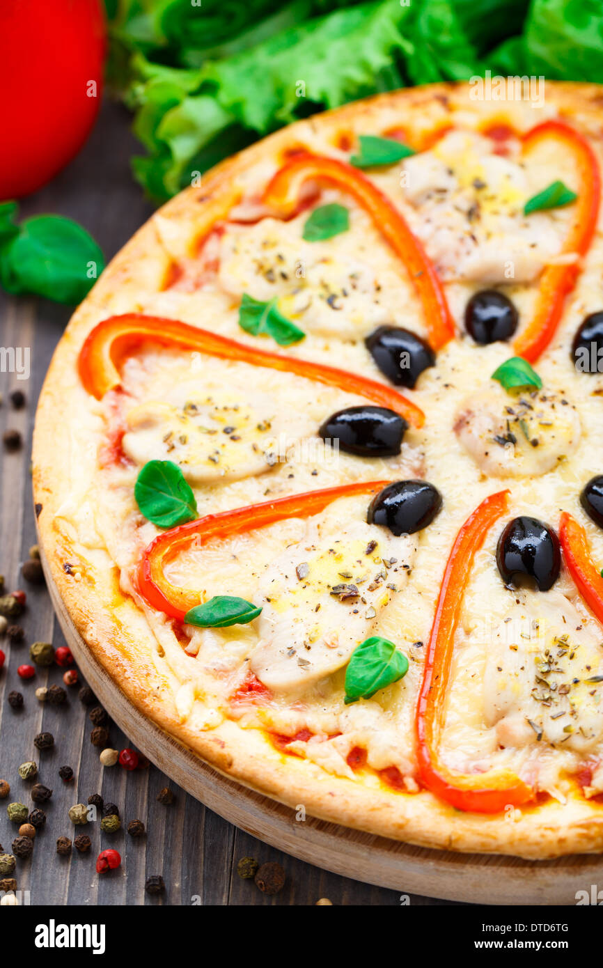 Chicken pepper pizza hi-res stock photography and images - Alamy