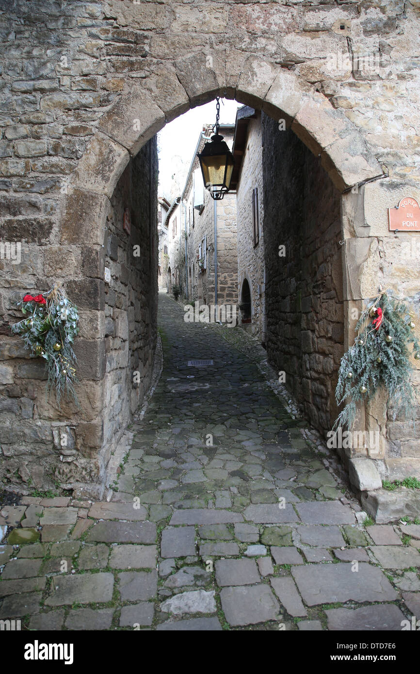 Stone Arch at Penne, Gorge d'Aveyron, Tarn, Midi Pyrenees, France Stock ...