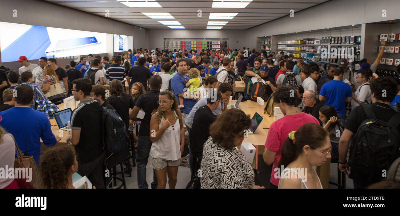 Rio De Janeiro, Brazil. 15th Feb, 2014. Customers are seen in a newly ...