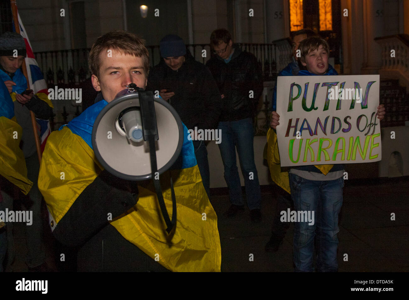Ukrainians demonstrate against russia hi-res stock photography and ...