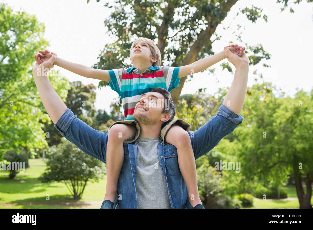Father carrying boy on shoulders Stock Photo - Alamy