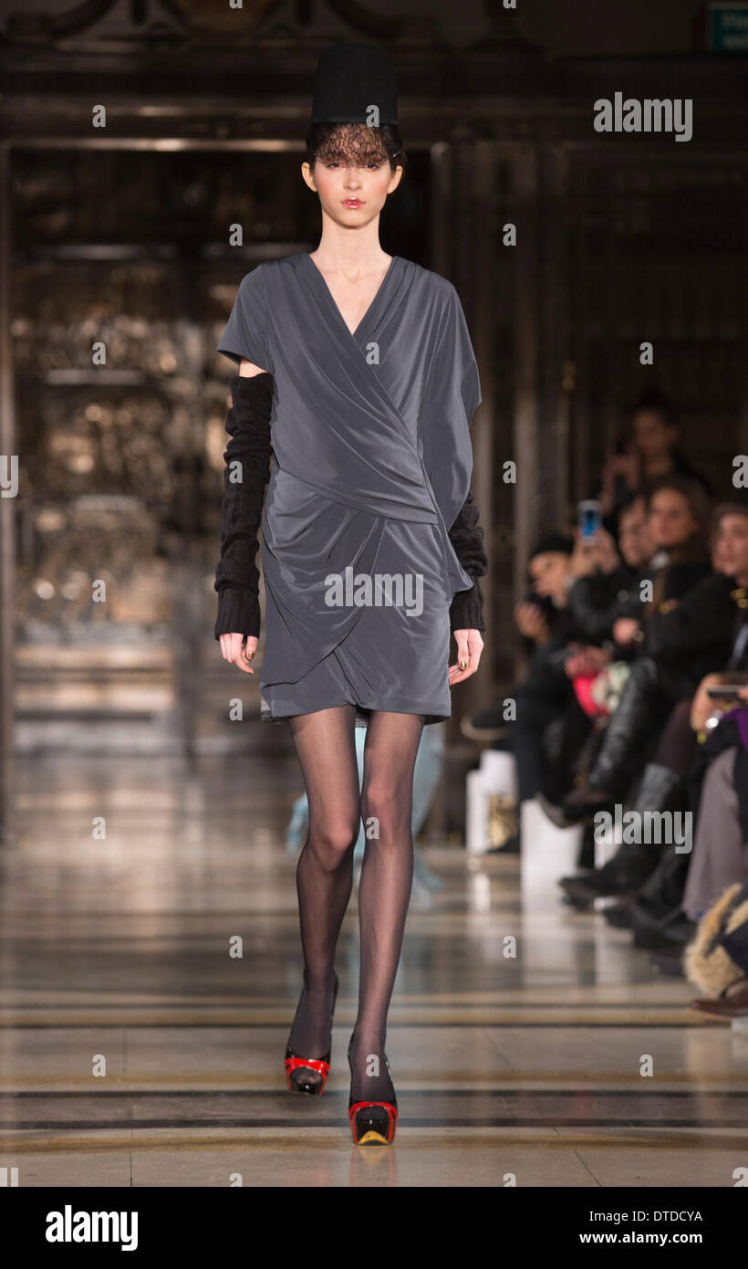 Model catwalk skinny thin hi-res stock photography and images - Alamy
