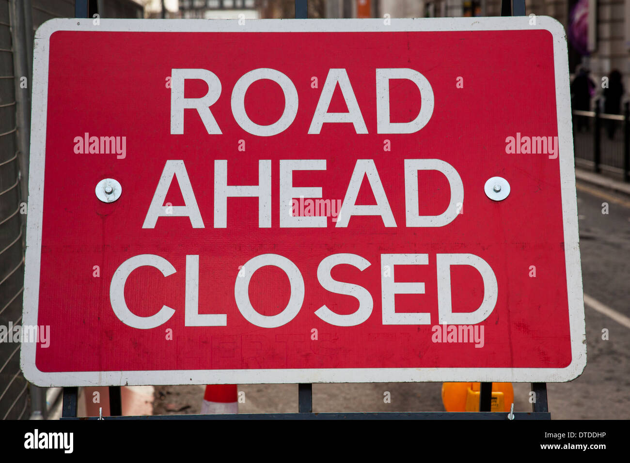 Road blocked sign hi-res stock photography and images - Alamy