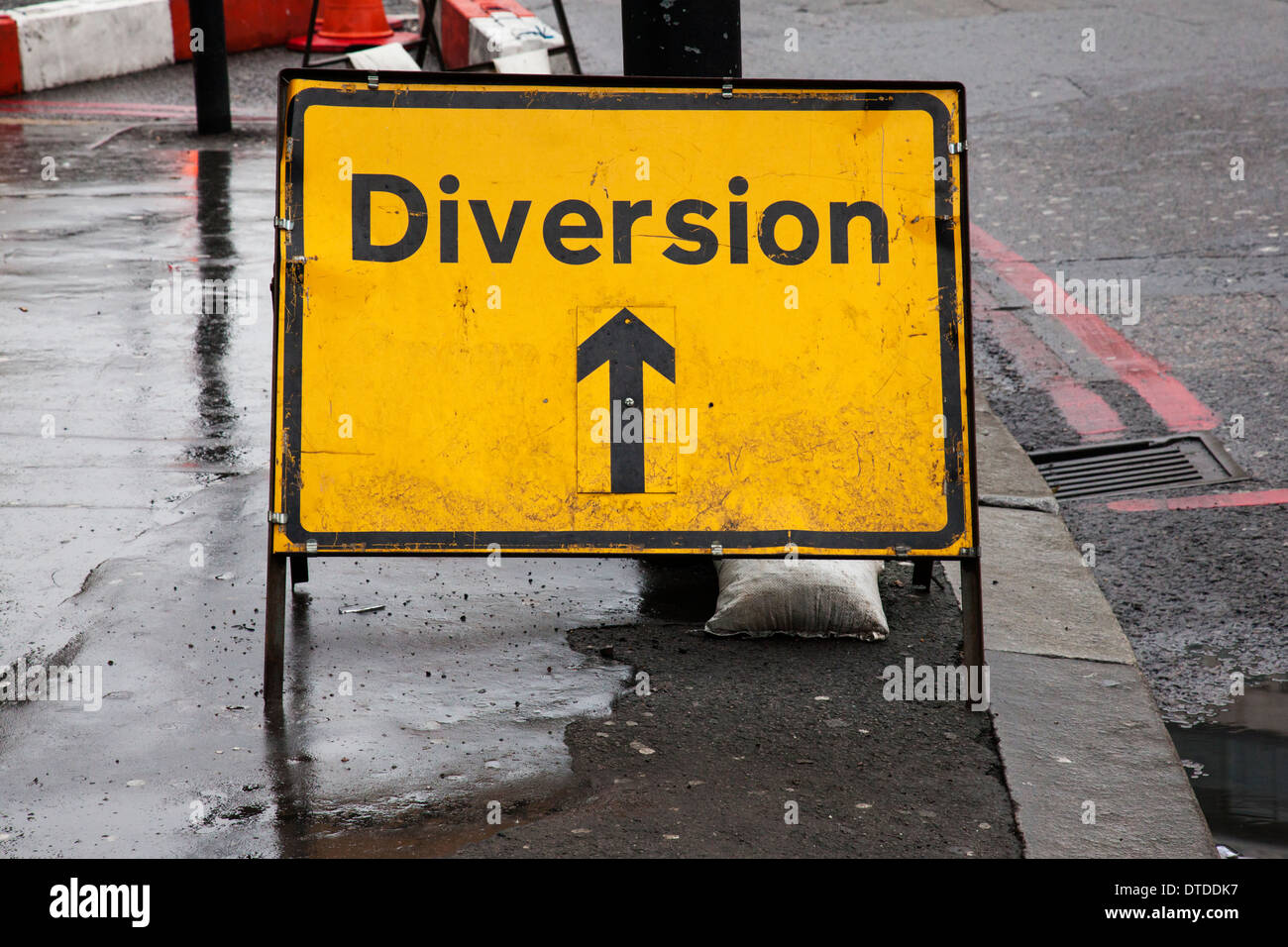 Diversion sign hi-res stock photography and images - Alamy