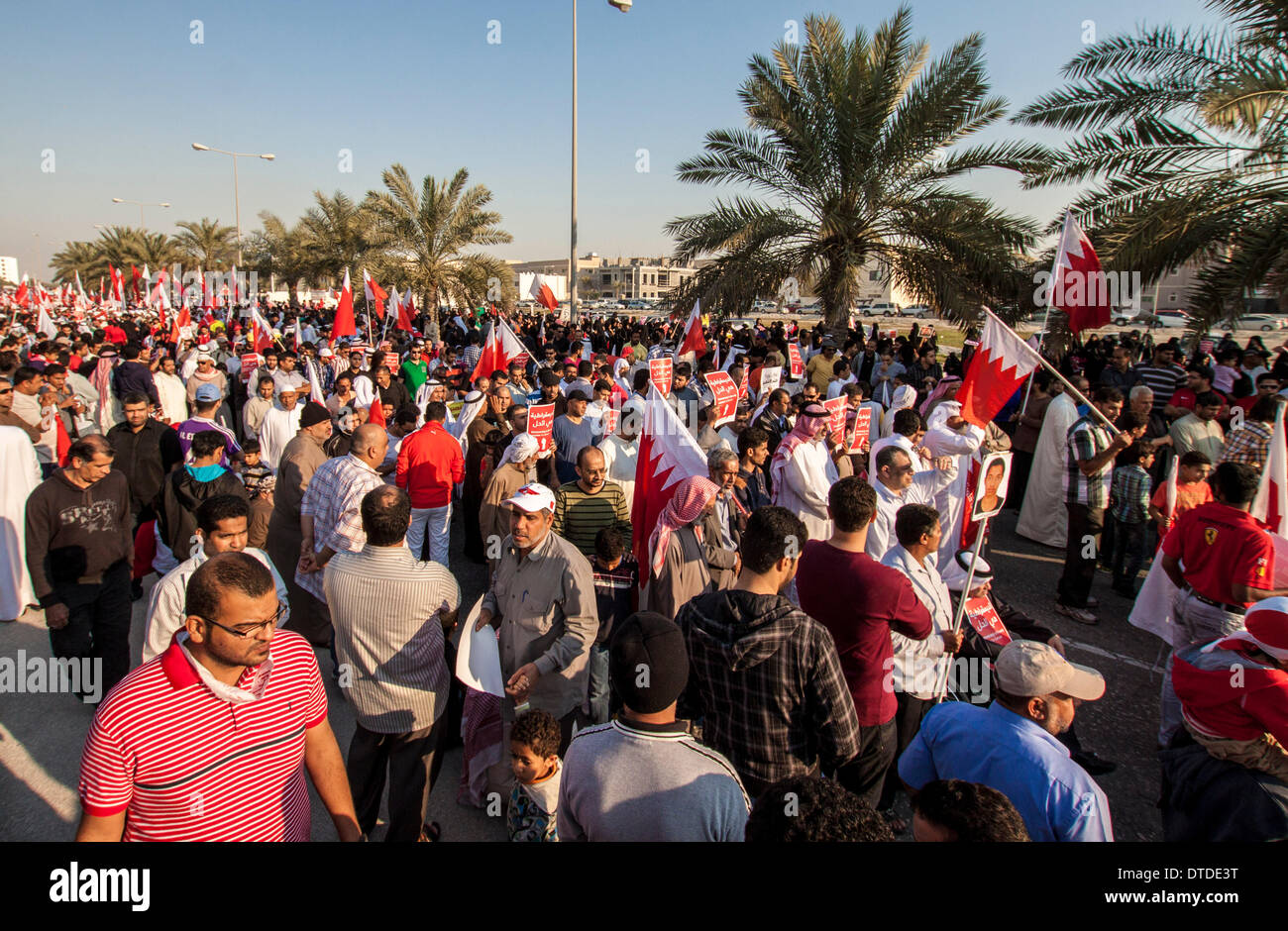 Bahraini protests 2011 hi-res stock photography and images - Alamy