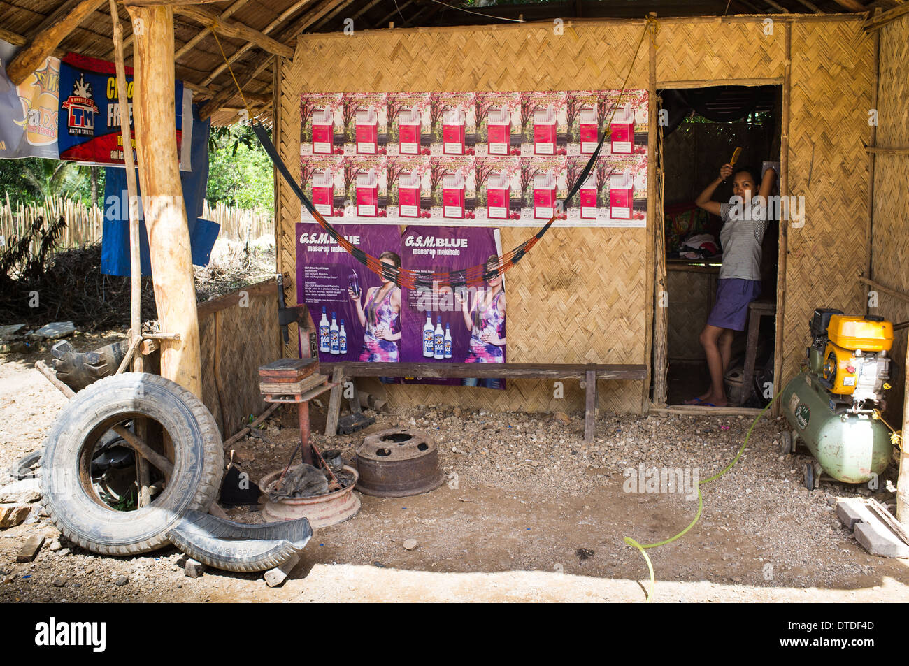Filipino women washing hi-res stock photography and images - Alamy