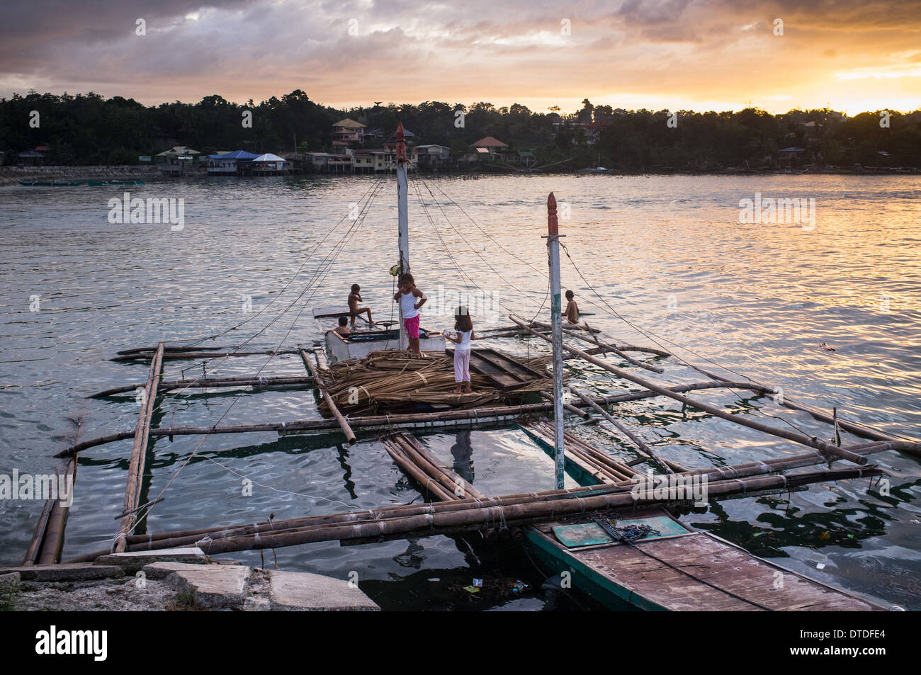 Philippine fishing village hi-res stock photography and images - Alamy