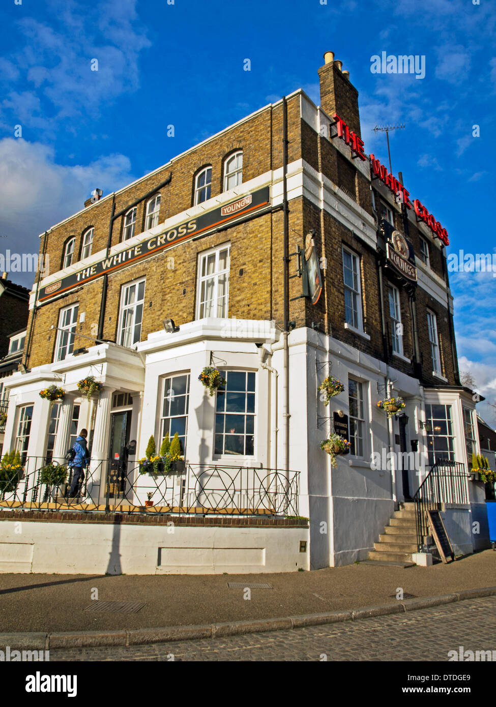 The White Cross pub, Riverside, Richmond, London, England, United ...