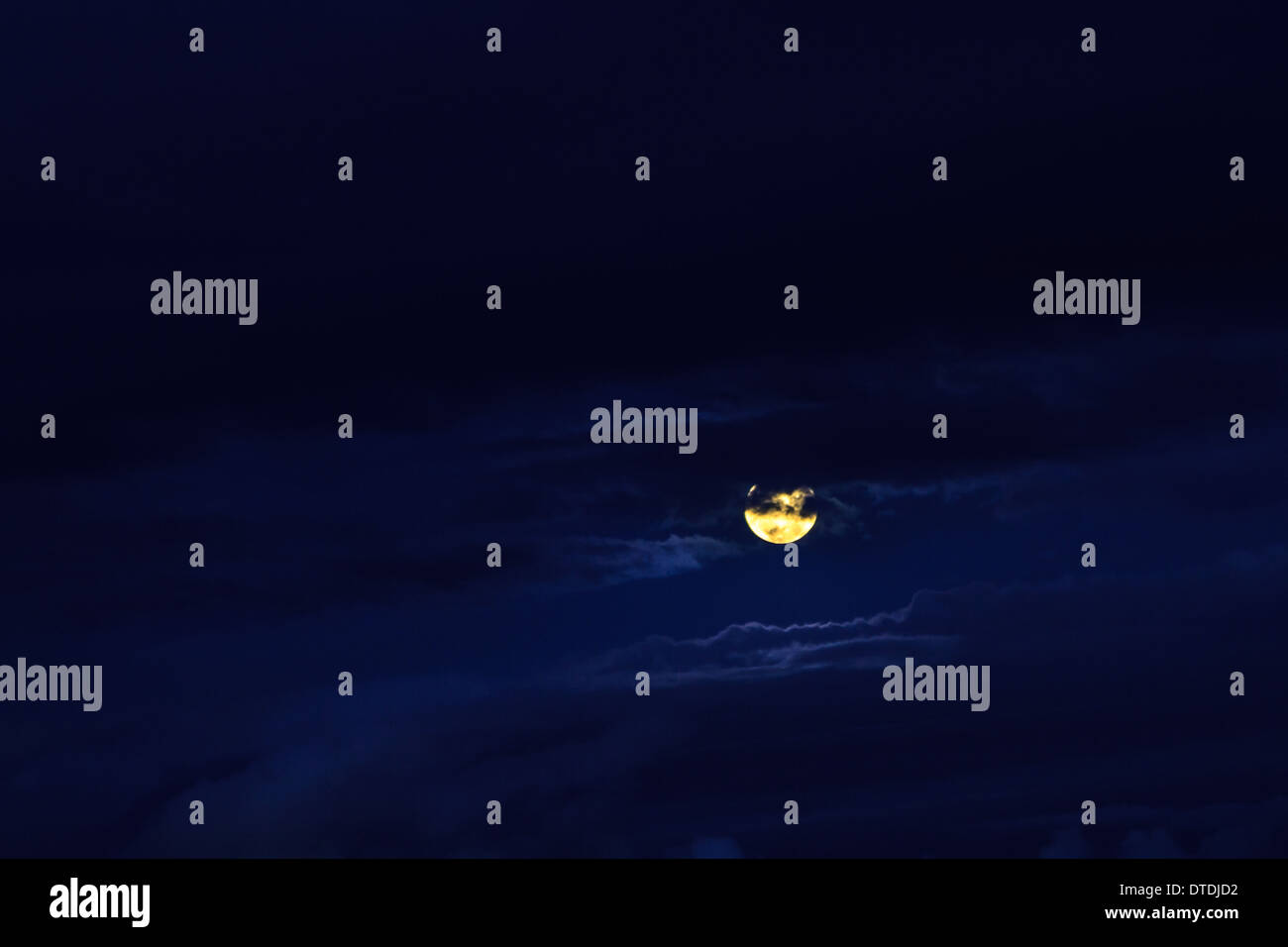 Cloudy moonlit night sky hi-res stock photography and images - Alamy