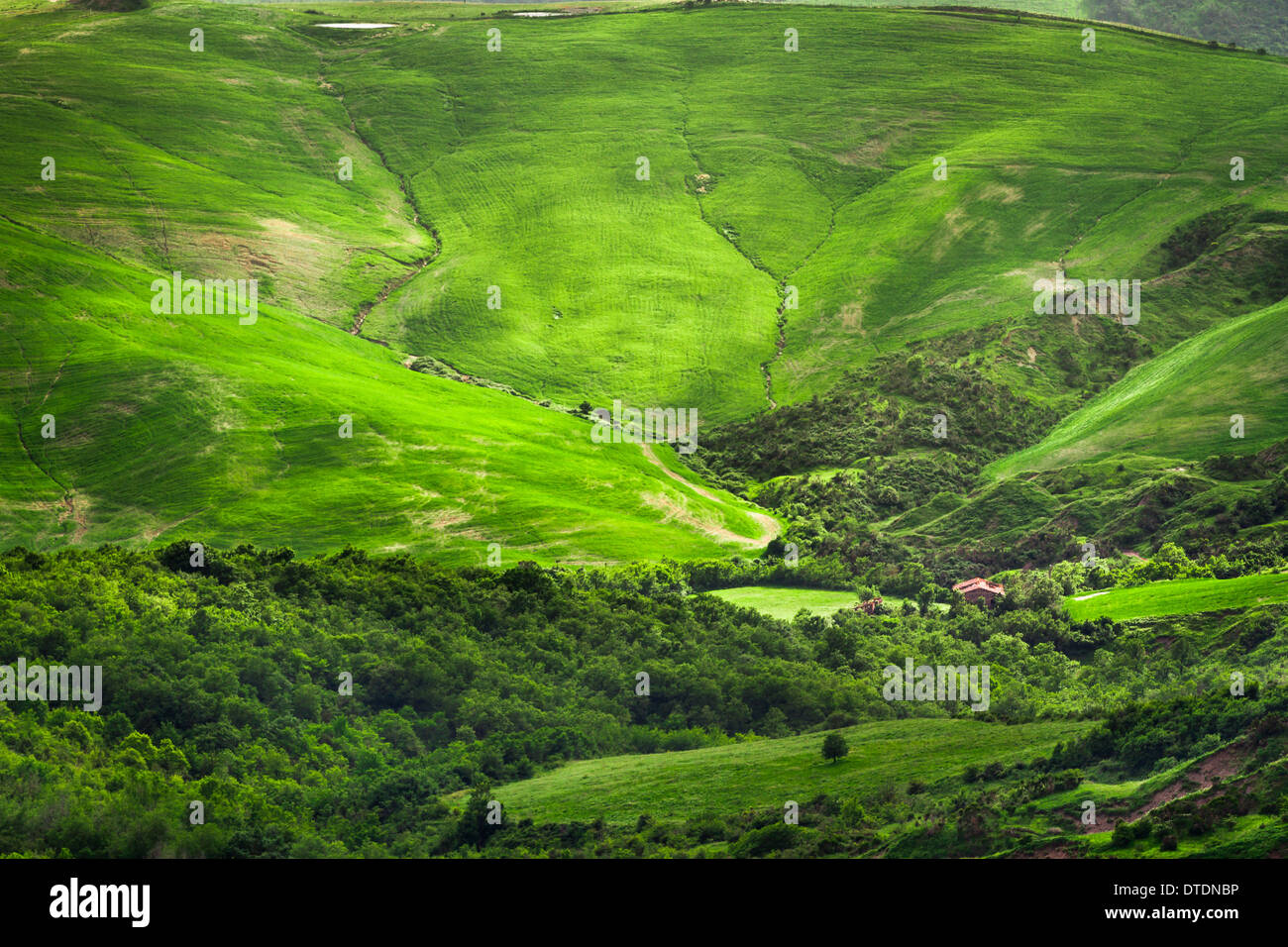 Valley between hills hi-res stock photography and images - Alamy