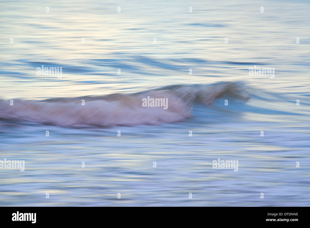 wave pattern Pacific Ocean Stock Photo - Alamy