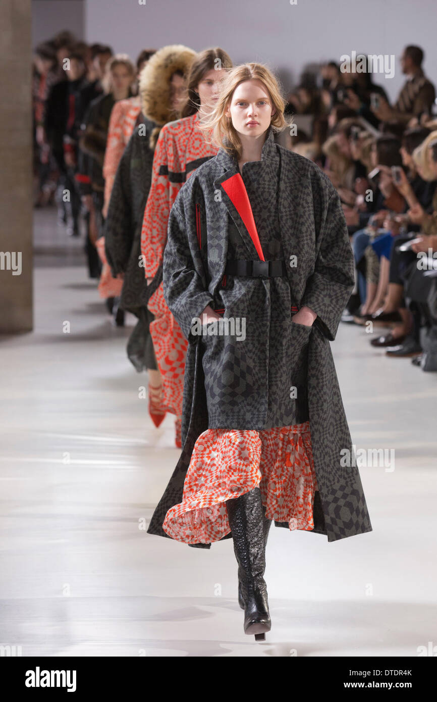 Fashion preen hi-res stock photography and images - Alamy