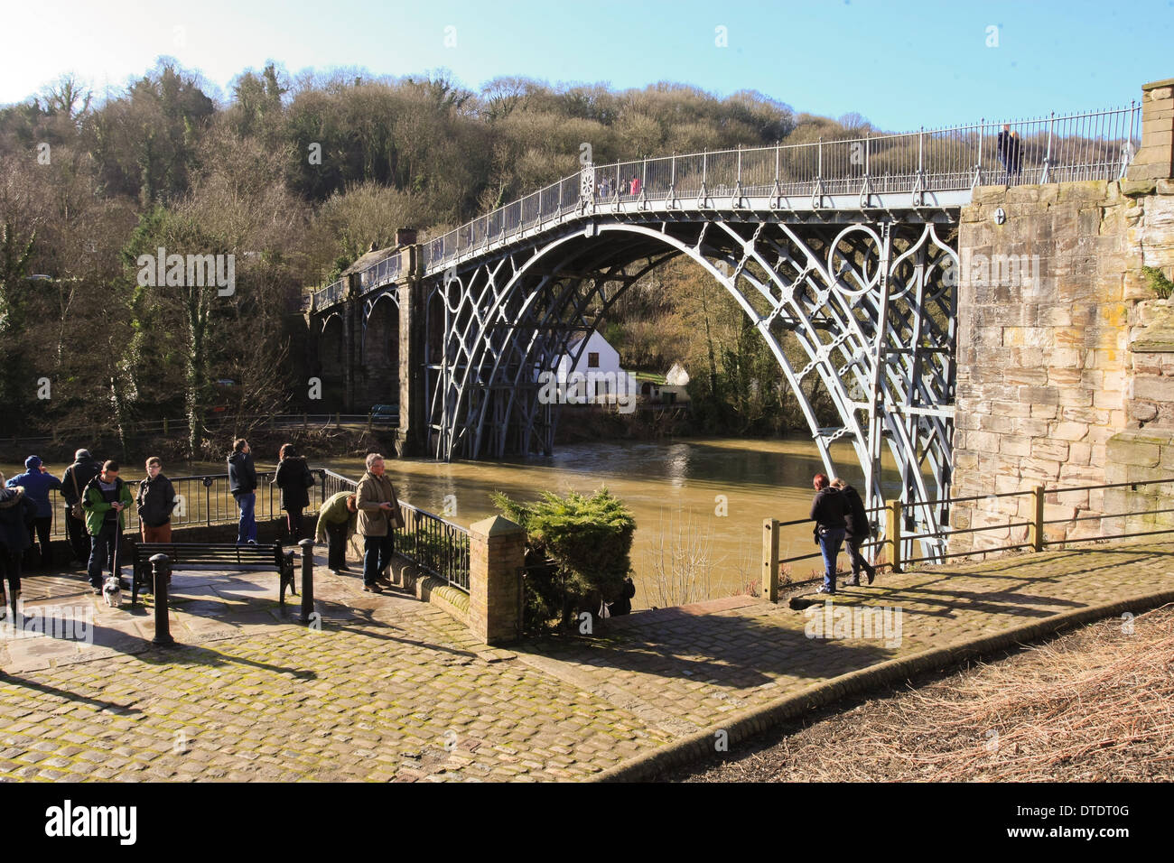 The iron bridge at Ironbridge, Shropshire UK with the River Severn in ...