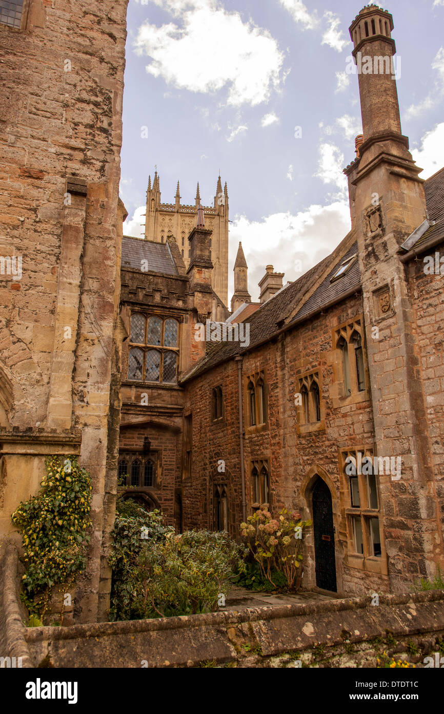 Wells cathedral close hi-res stock photography and images - Alamy