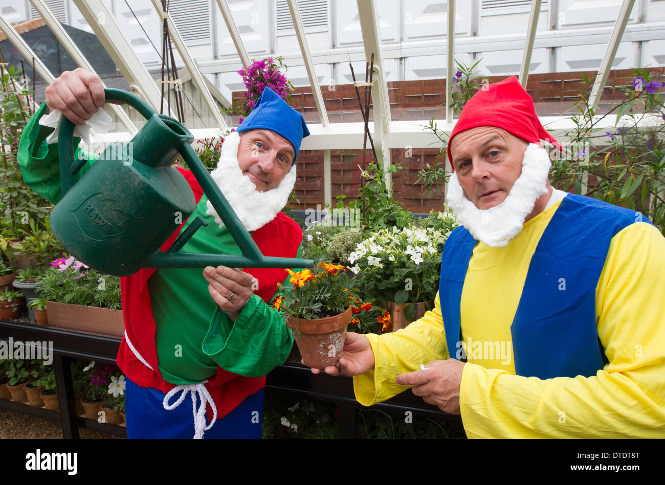 Chelsea Flower Show-Men dressed as Gnomes Stock Photo - Alamy