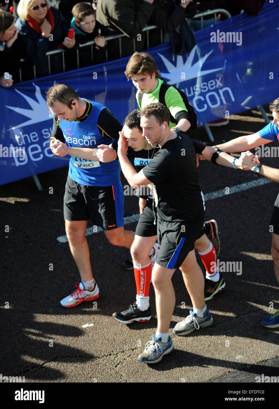 Helping over the line running hi-res stock photography and images - Alamy