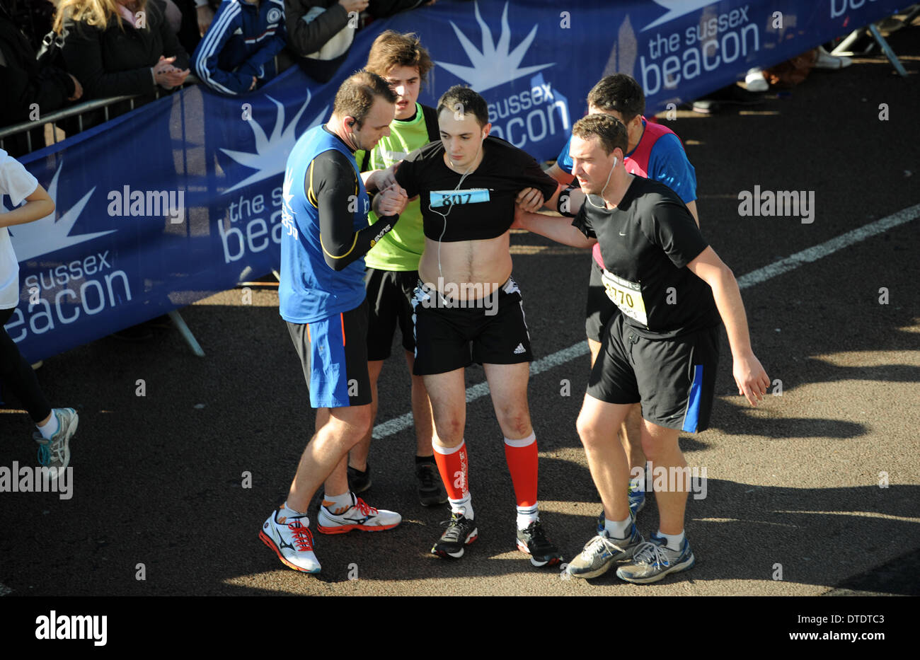 Helping over the line running hi-res stock photography and images - Alamy