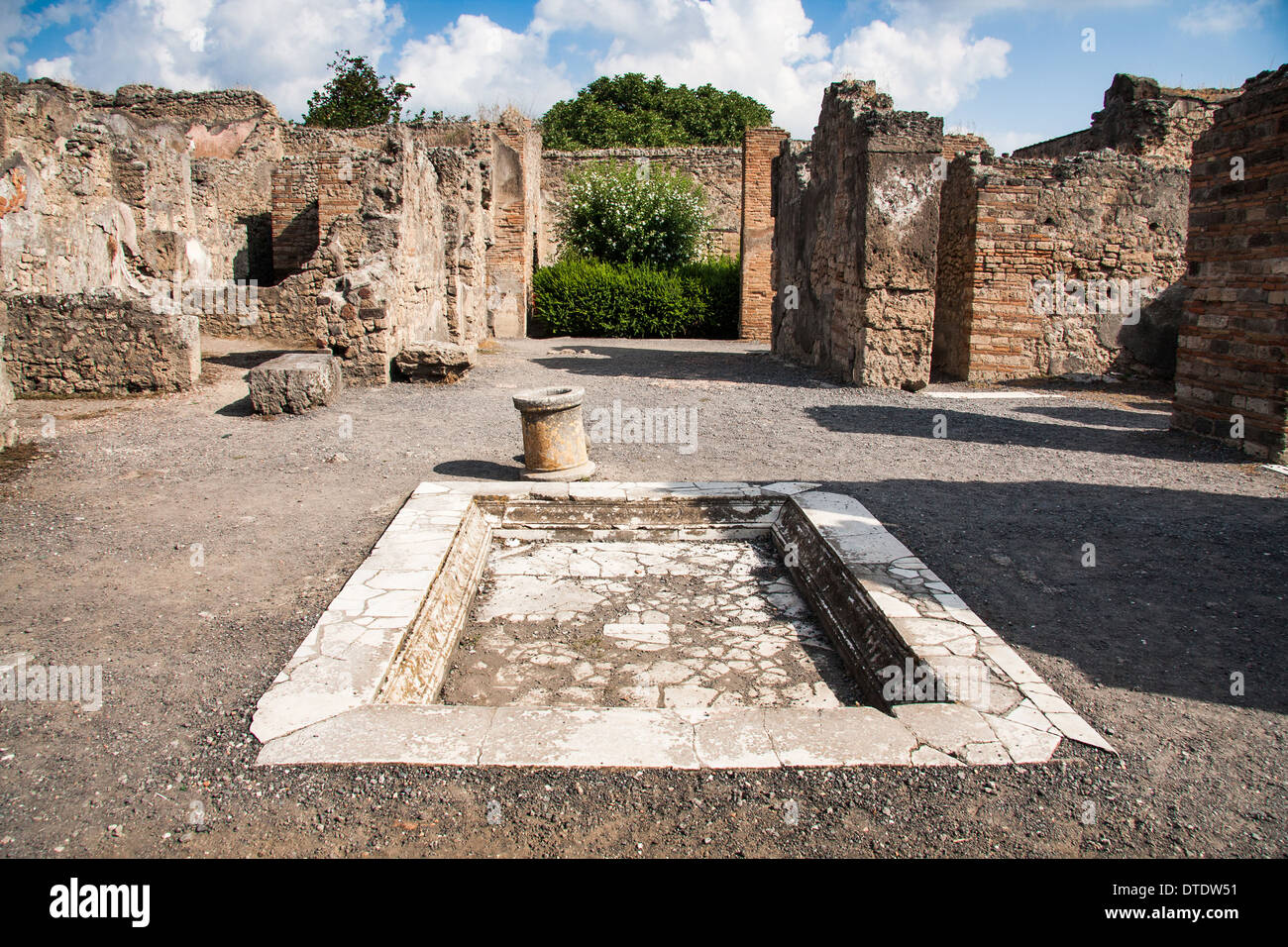 Pompeii old town square hi-res stock photography and images - Alamy
