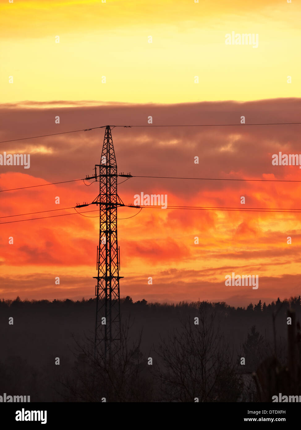 Electric power wire distribution hi-res stock photography and images ...