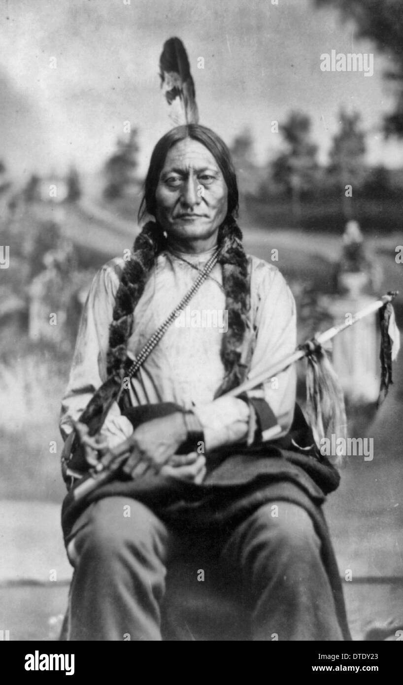 Sitting bull hi-res stock photography and images - Alamy