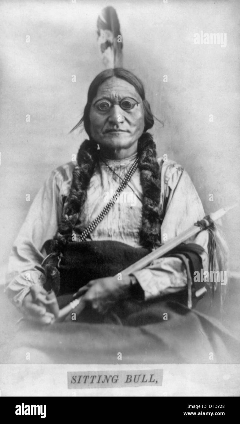Sitting bull hi-res stock photography and images - Alamy
