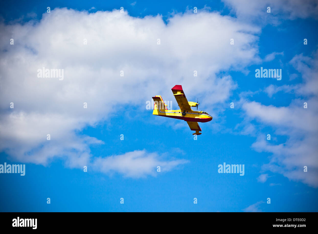 Firefighter airplane hi-res stock photography and images - Alamy